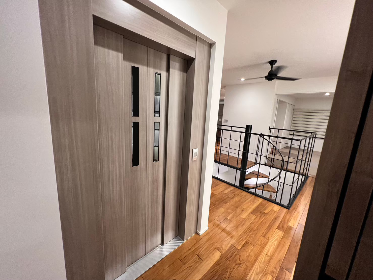 車イスもラクラク！ホームエレベーター | LIXILリフォームショップCUBEリノベーション