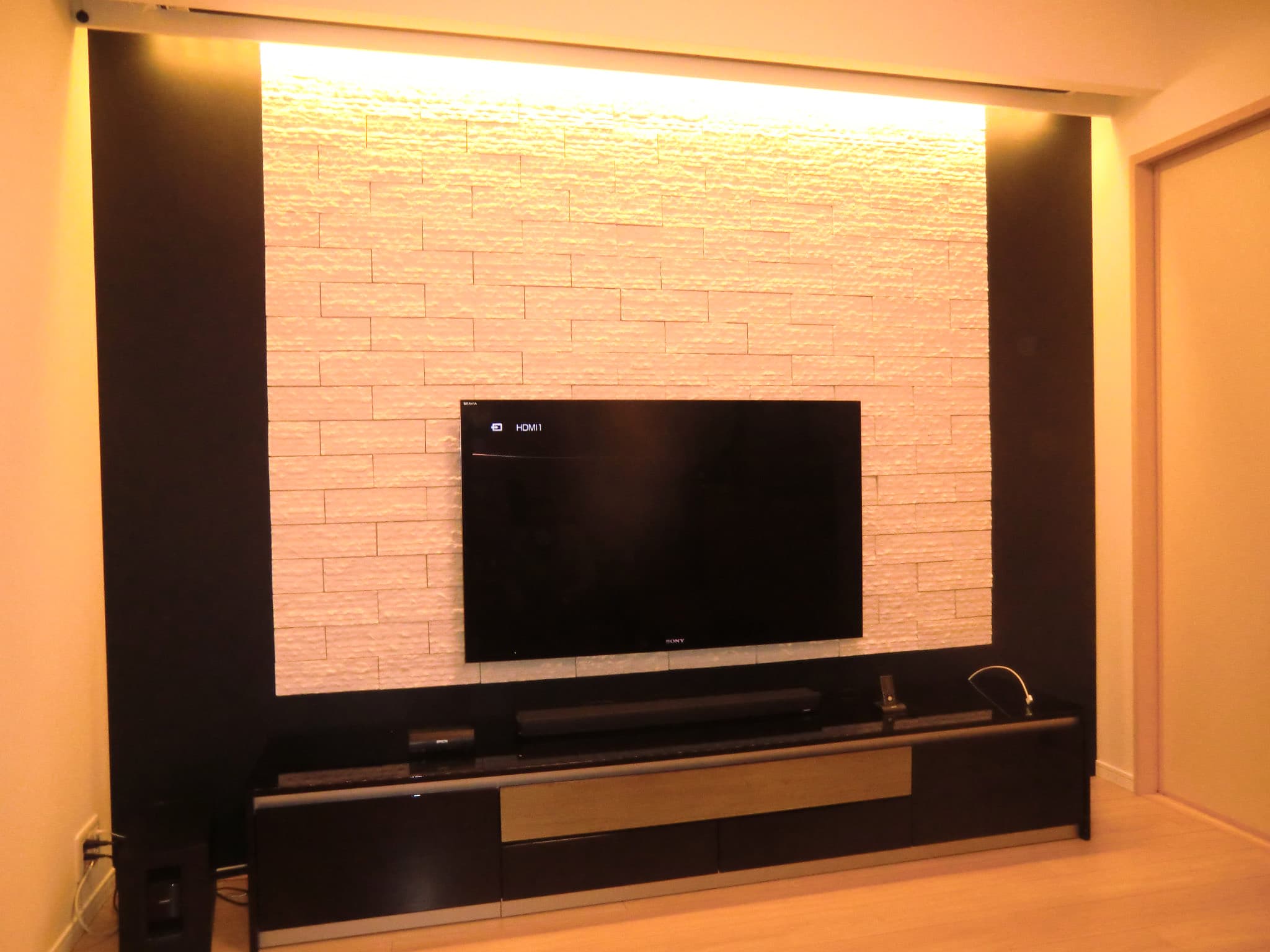 100インチ大画面ホームシアターのスクリーン設置 | LIXILリフォームショップCUBEリノベーション